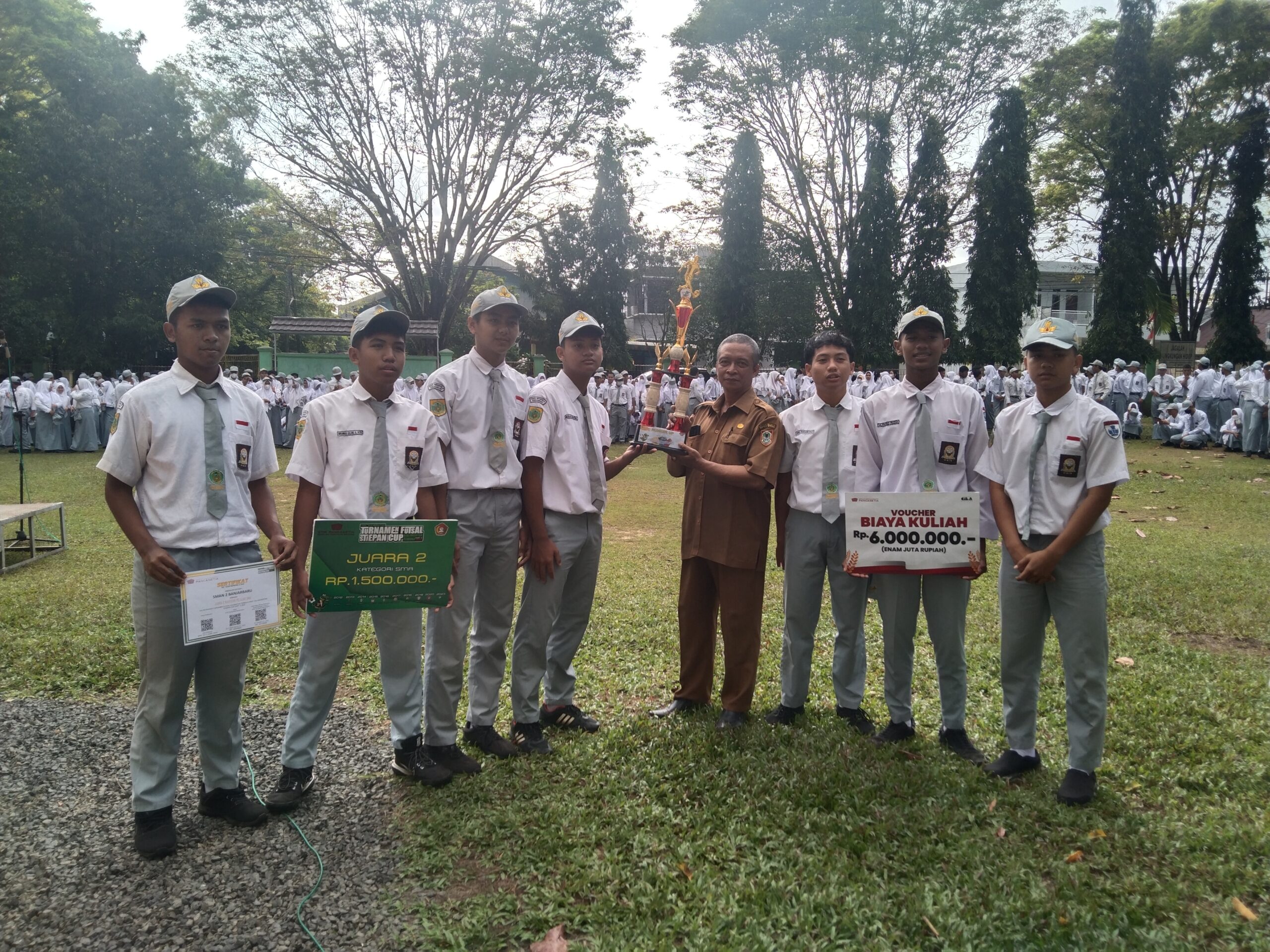 Penyerahan Piala Turnamen Futsal Terbuka Prof Gila Marketing STIEPAN ...
