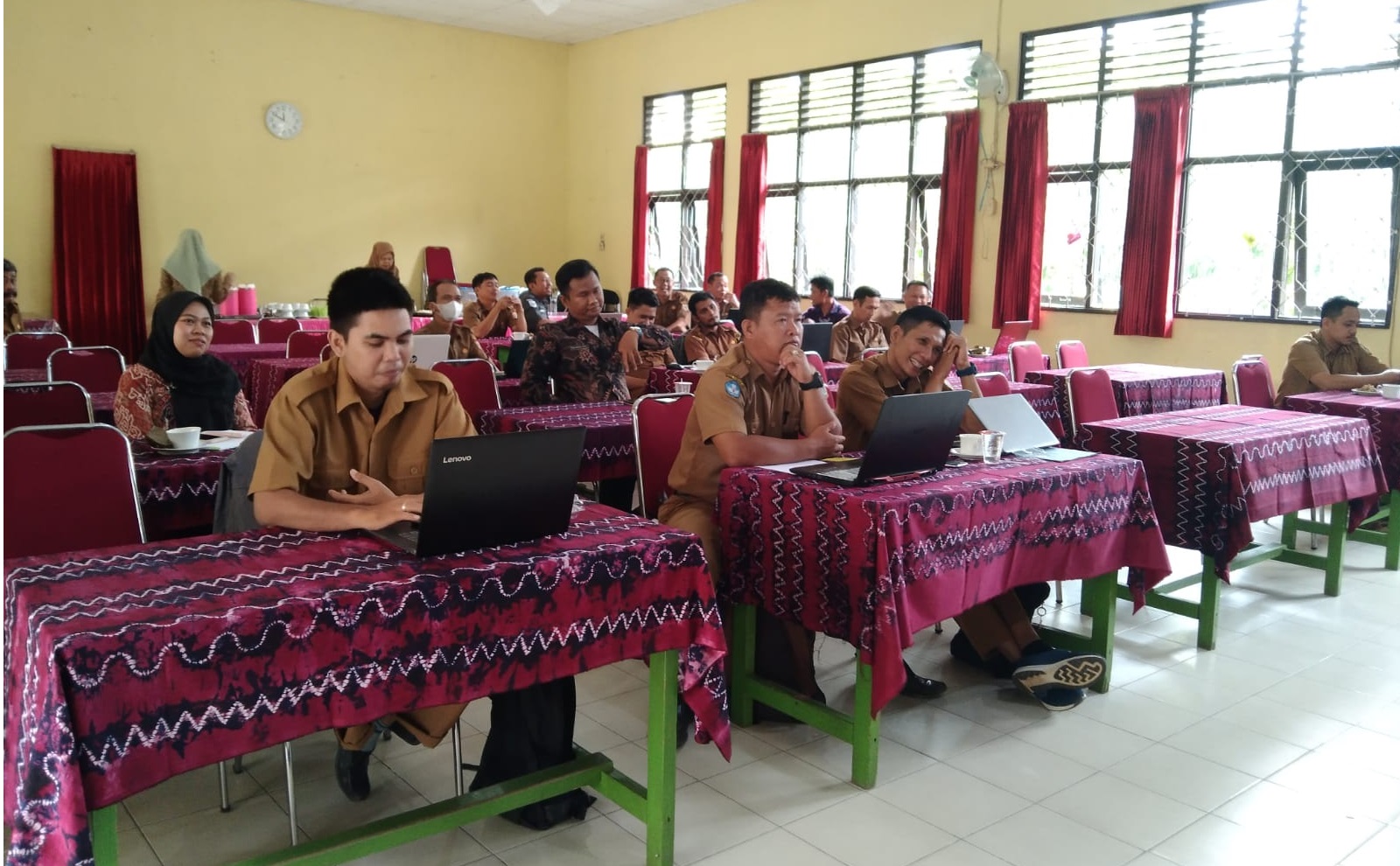 Operator PPDB SMA Kota Banjarbaru Berkumpul dalam Bimtek, Persiapan Menghadapi PPDB Online ...